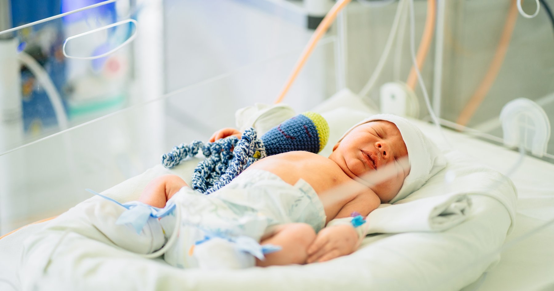 ¿Por qué hay tantos nacimientos de bebés pequeños y prematuros? - Salud ...